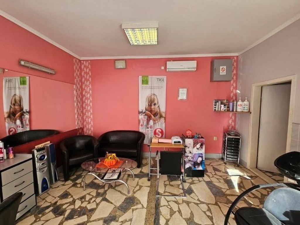 Izdaje se Frizerski salon 35 m2, Velika Župa, Prijepolje