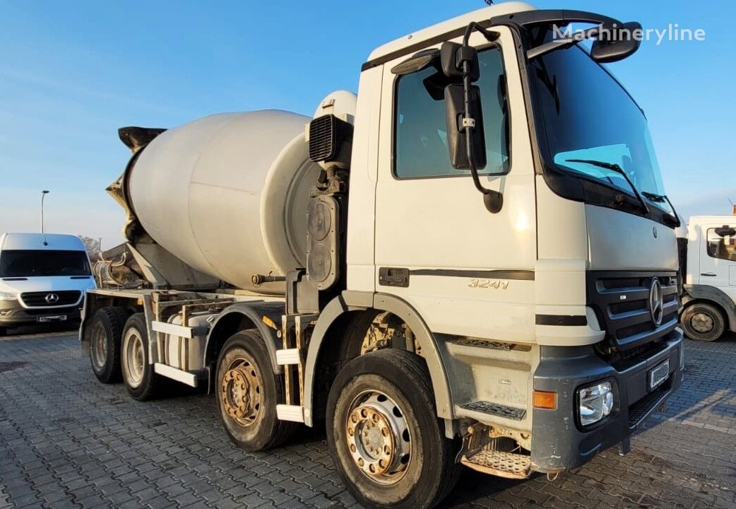 FML na šasiji Mercedes-Benz Actros 3241 kamion s mešalicom za beton