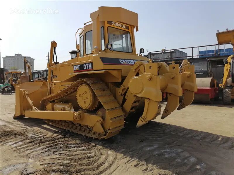 Caterpillar D7 buldožer