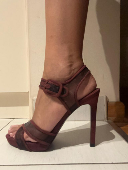 Zara ljubicaste stikle