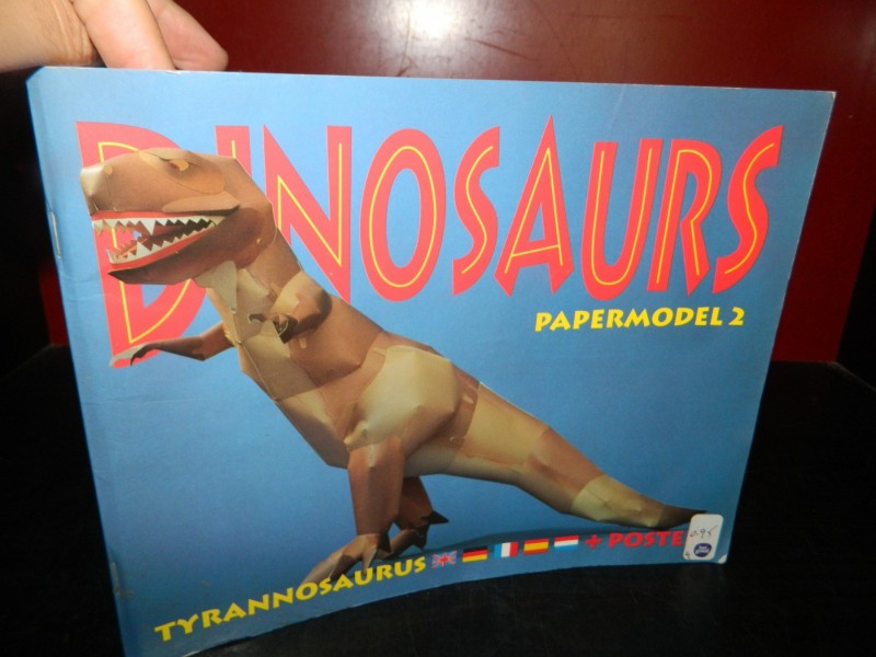 Dinosaurusi - modeli od papira VIŠEJEZIČNO