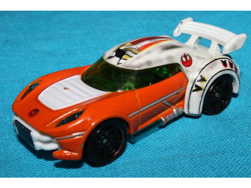 MATTEL HOT WHEELS AUTO – LFL LUKE SKYWALKER