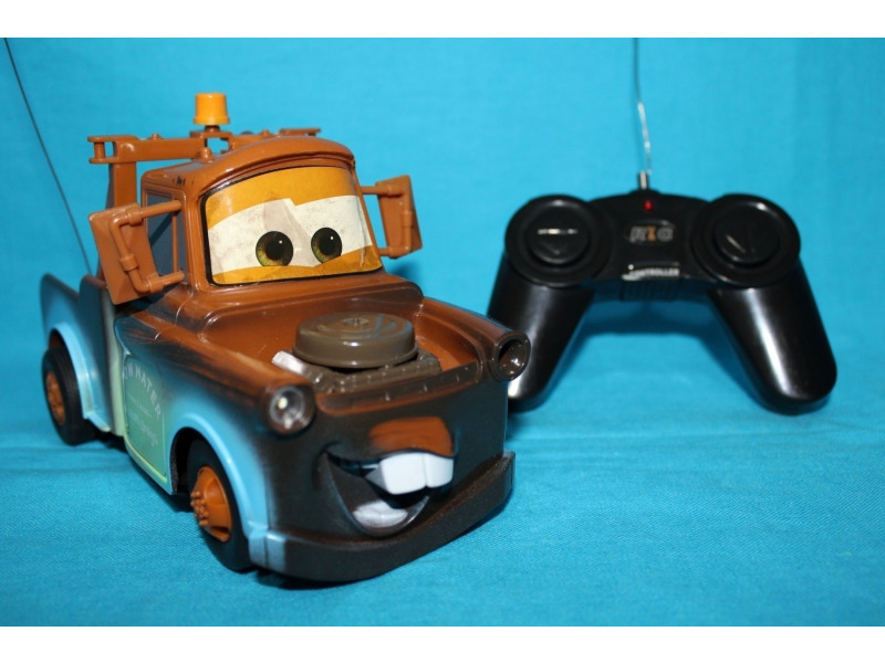 DISNEY PIXAR TOW MATER NA DALJINSKO UPRAVLJANJE