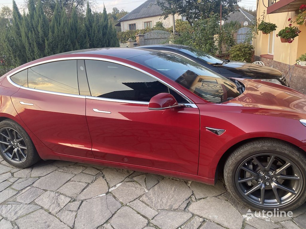 Tesla 3 sedan