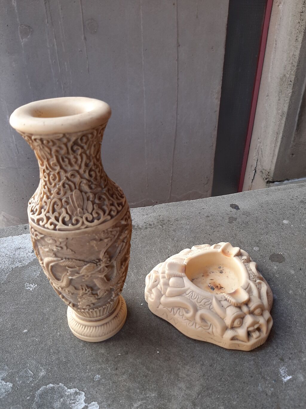 Vaza i pepeljara od slonove kosti