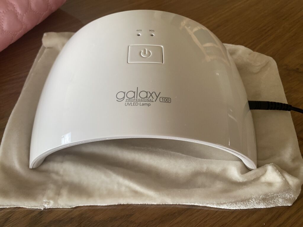 GALAXY100 lampa namenjena sušenju UV i LED preparata. Zbog svojih