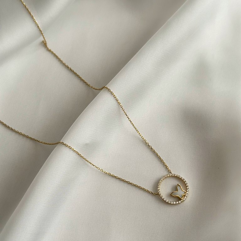 Zlatna ogrlica krug sa leptirom od sedefa