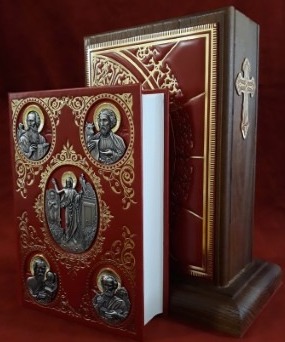 Свети Синод: Библија, луксузно издање у дрвеној кутији