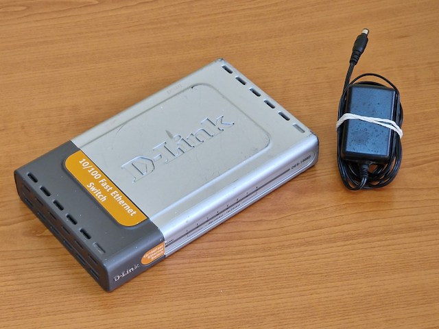 Switch D-link DES-1008D 10/100 8 portova