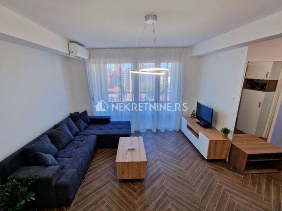 Luksuzan jednoiposoban stan u centru Niša - Odmah useljiv