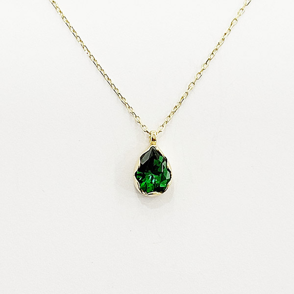 Zlatna ogrlica sa zelenim cirkonom
