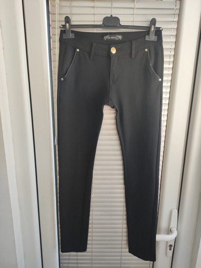 Crne pantalone vel S 34/36
