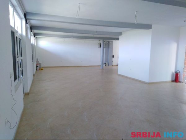 Izdaje se lokal od 180m2 Novi Beograd-Ledine