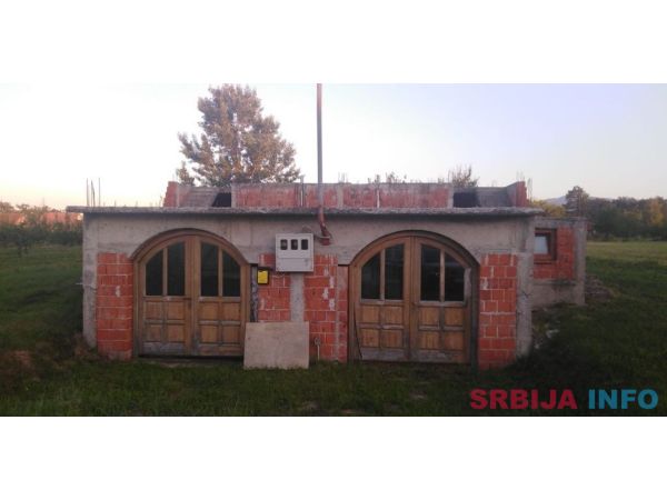 Nezavrsena kuca i 10.5 ari placa, Kraljevo-Jarcujak