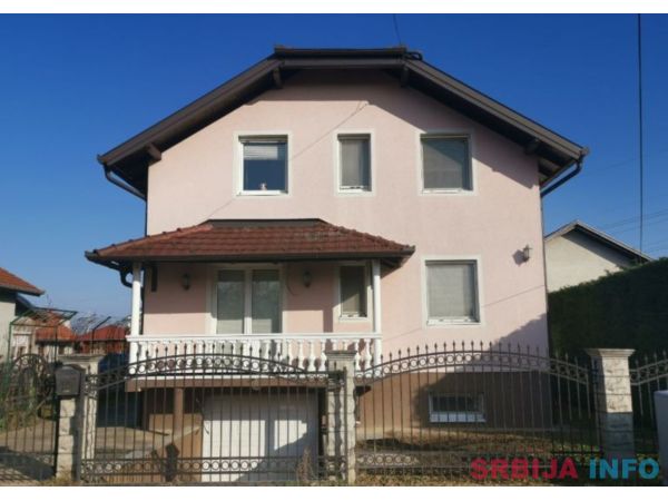 Prodajem kucu Novi Sad 297m2