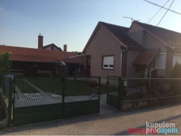 Renovirana kuca 111m2,5.45ari placa, Cacak