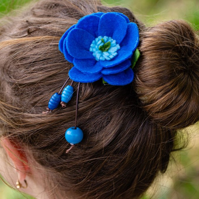 Šnala za kosu, Rojalno plavi cvet