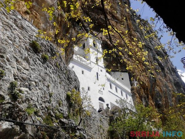 Putovanje na Ostrog iz Beograda 061/6272-529 cena 4500