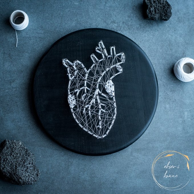 Anatomsko srce string art