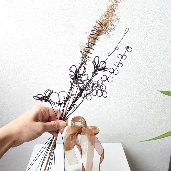 Poljsko cveće /umetnički predmet od žice