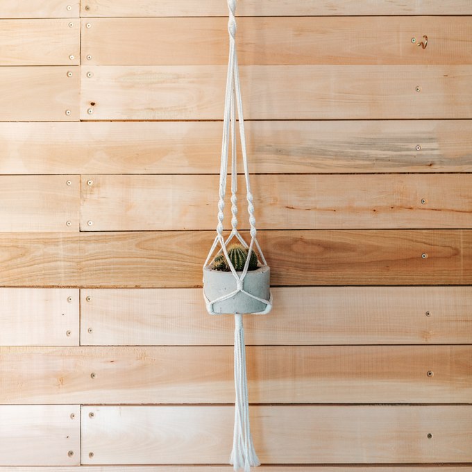 Macrame plant hanger (držač saksija) simple