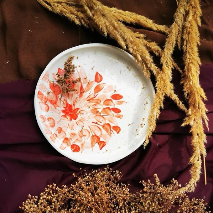 Porcelanski cvetni tanjir