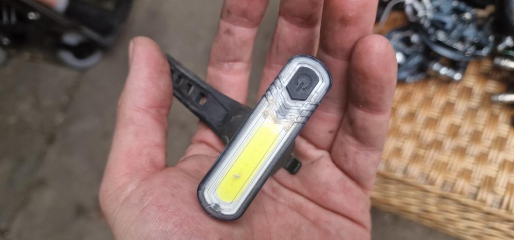 Prednje USB