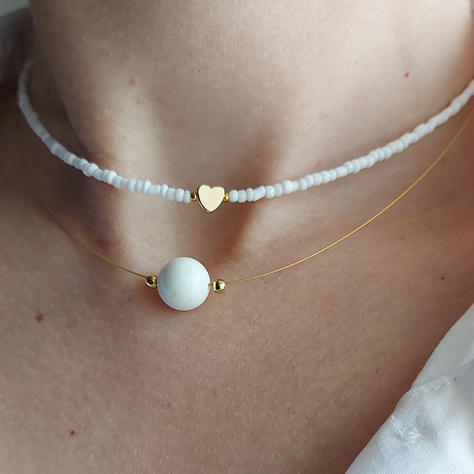 Dve ogrlice, perlice i srce, bela perla od školjke
