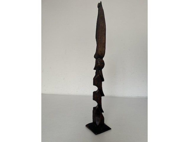 Dama - apstraktna drvena figura, visina 41 cm