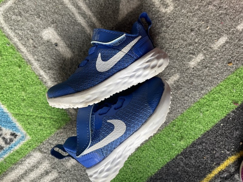 ***Prve patike 18,5 Nike ***