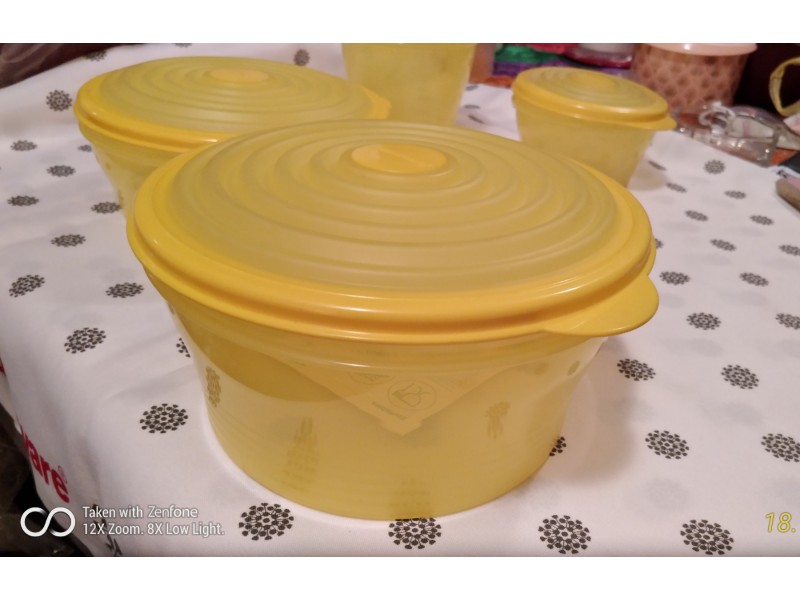 Tupperware Posuda Luna sa fleksi poklopcem 1,9l