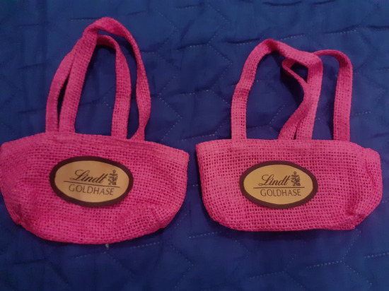Dve Lindt Goldhase roze torbice