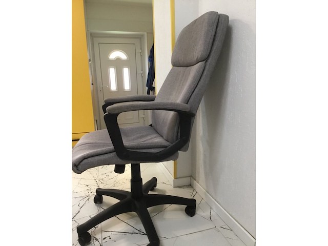 Kompjuterska stolica
