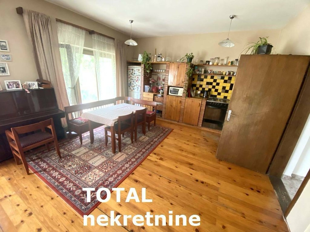 Petoiposobna kuća FUTOG, 154500€