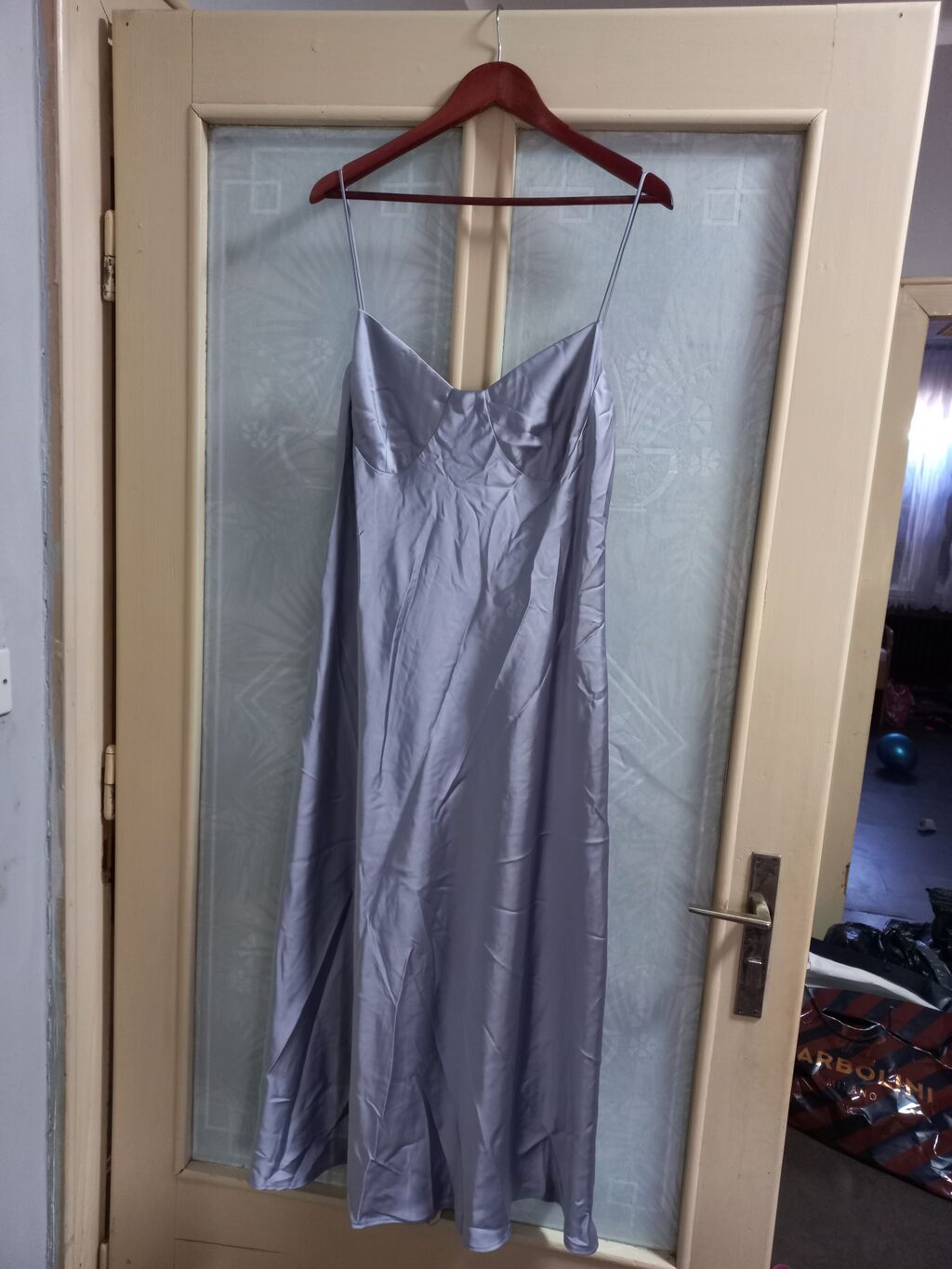 Siva satenska haljina na bretele, midi dužine, nova s etiketom