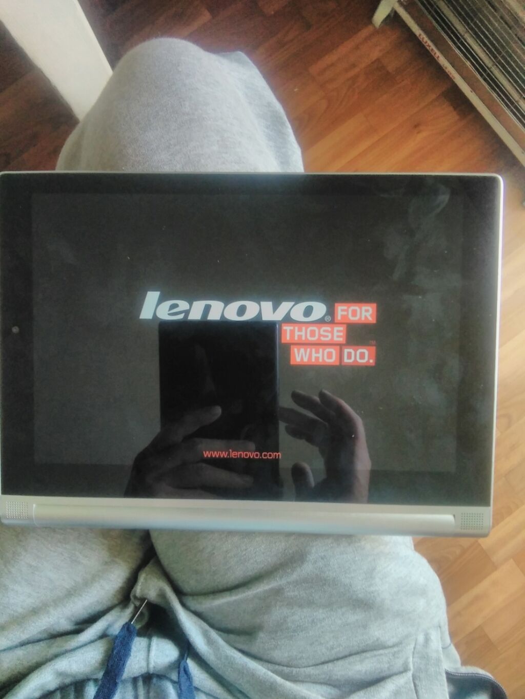 Original fantasticni "LENOVO YOGA2"® PC tablet sa fantasticnom izradom