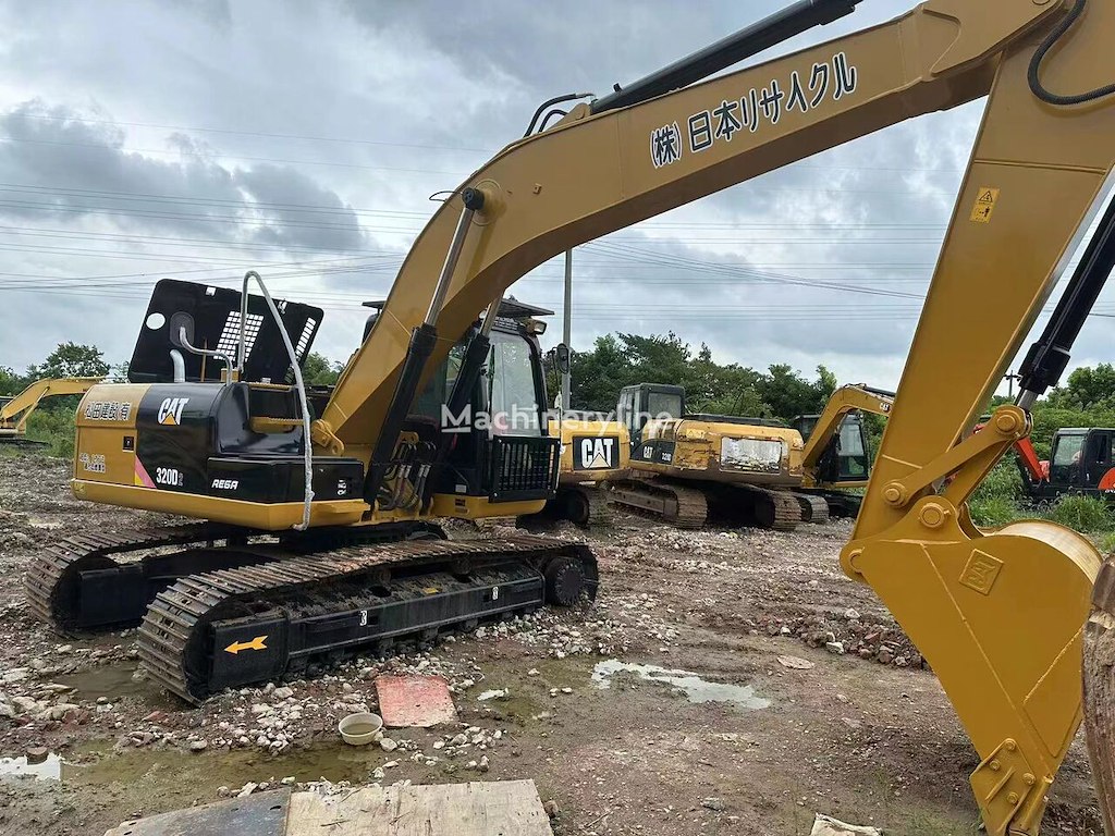 Caterpillar 320D2 bager guseničar