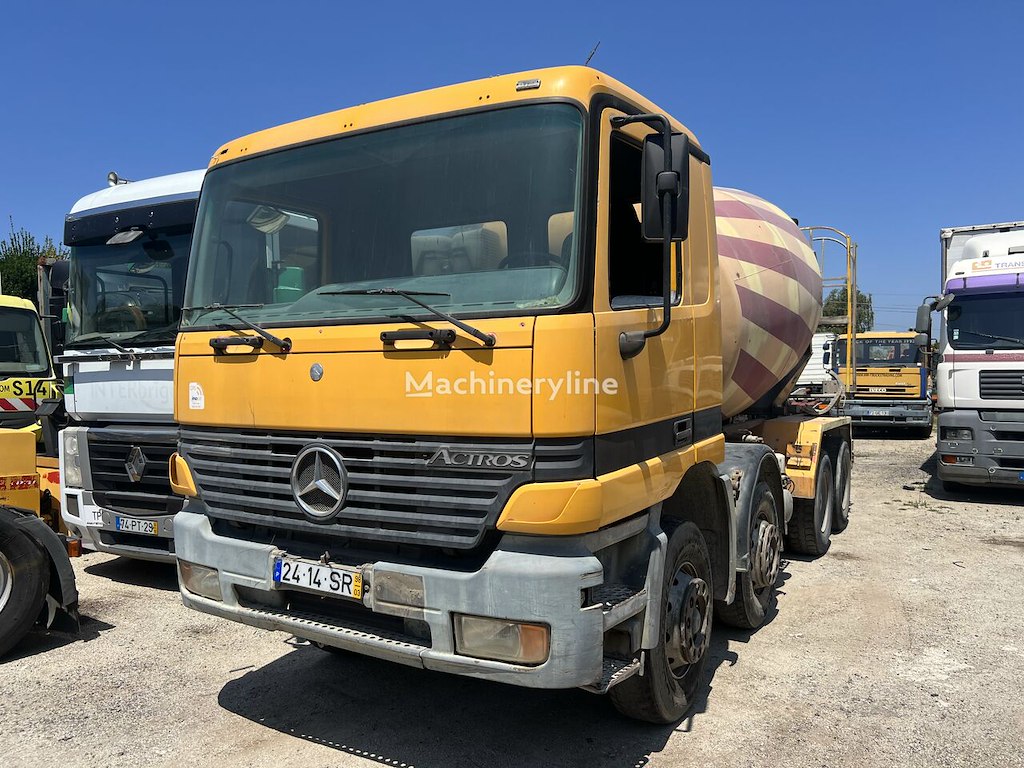 Mercedes-Benz Actros 3235 kamion s mešalicom za beton