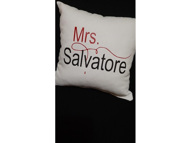 Jastuk beli ili crni -  MRS. SALVATORE