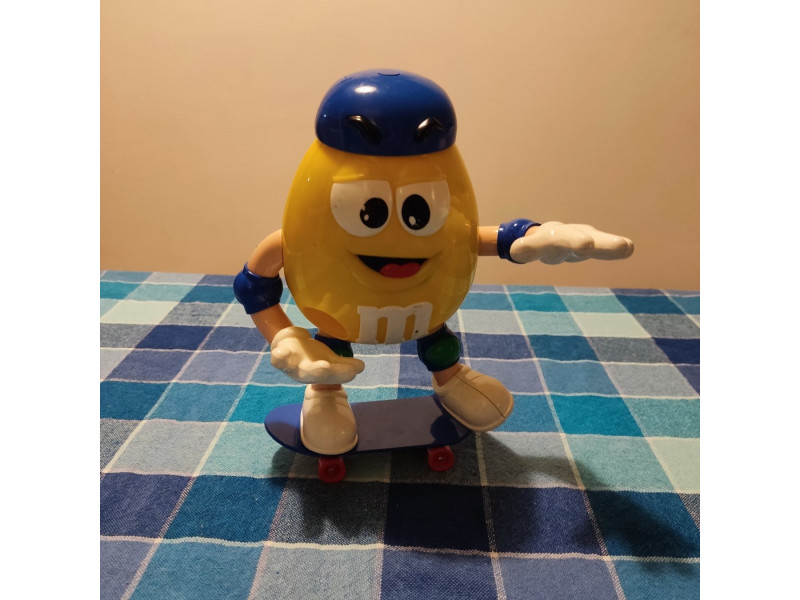 M&M dispenser za bombone skejter