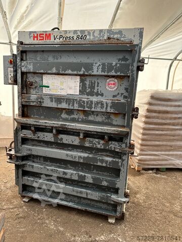 Vertikalni baler HSM
HSM 840 plus