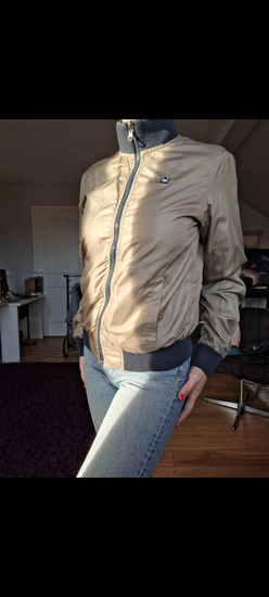 Benetton jaknica sa dva lica