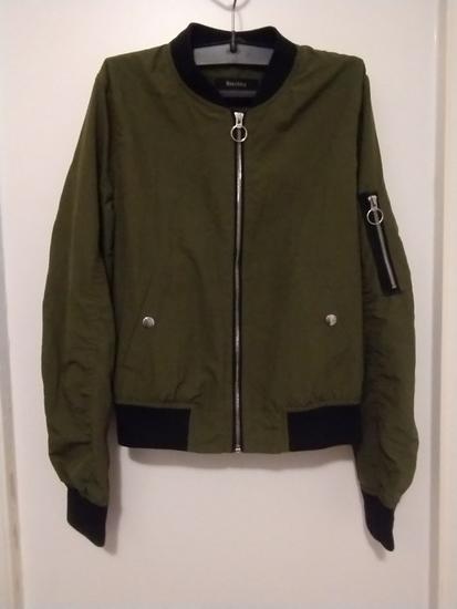 Bershka bomber jakna