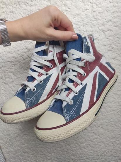 Converse starke sa engleskom zastavom