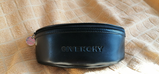 Givenchy futrola