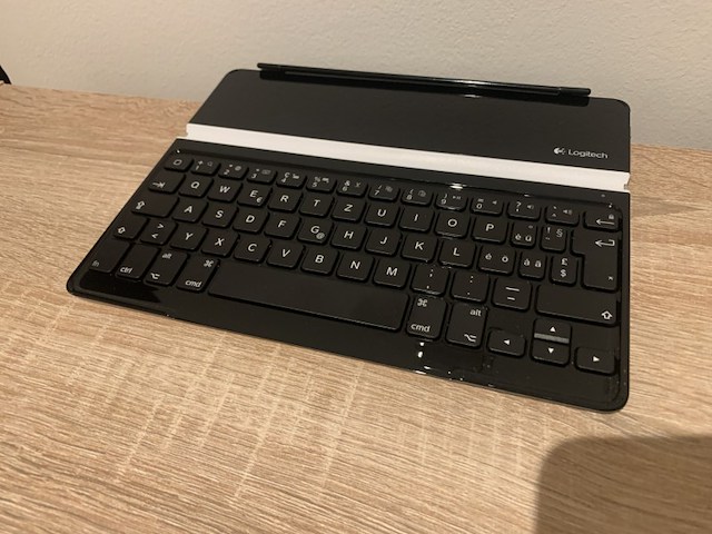 Logitech Ultrathin iPad bluetooth tastatura Y-R0032