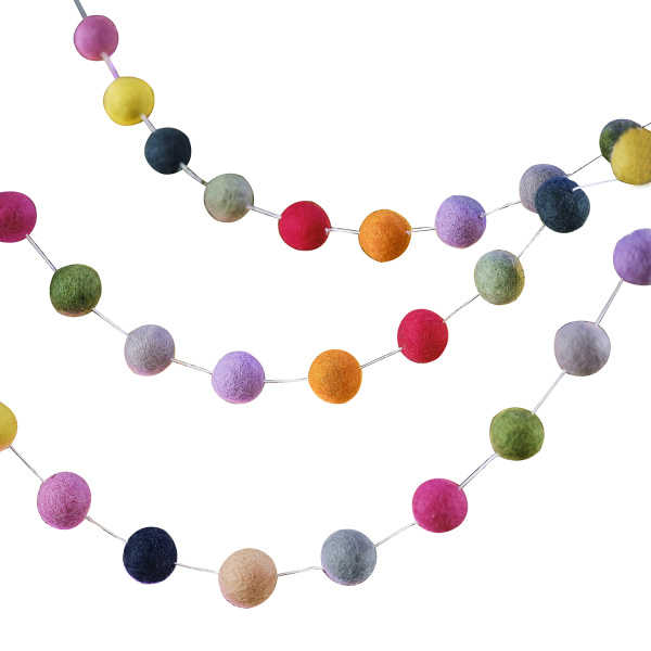 MB118
Garland Felt Balls