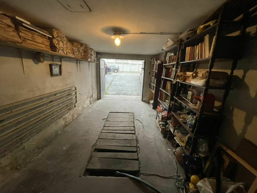 Odlična garaža u suterenu!