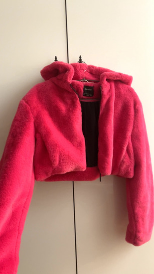 Bershka pink krzneni duks