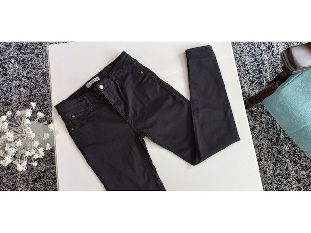 Pantalone Pull&;Bear veličina 38 (M)